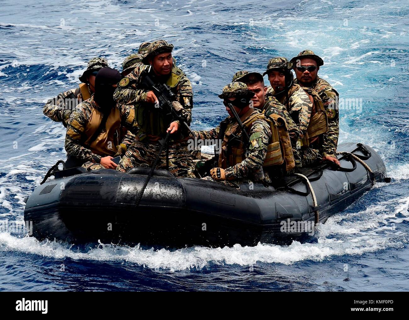 Spearhead class expeditionary fast transport hi-res stock photography ...