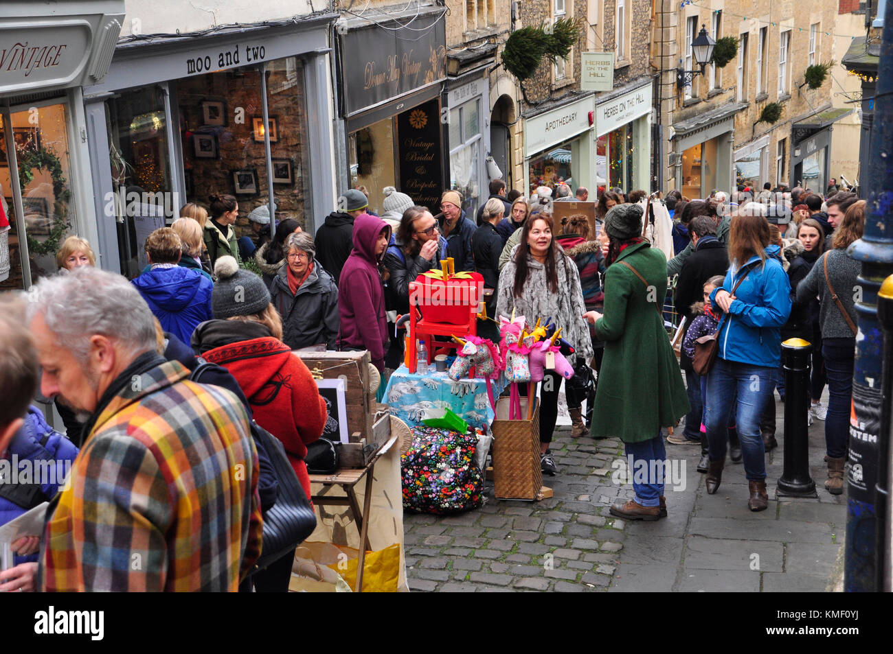 Frome Independent market,crowds in steep narrow streets, with craft ...