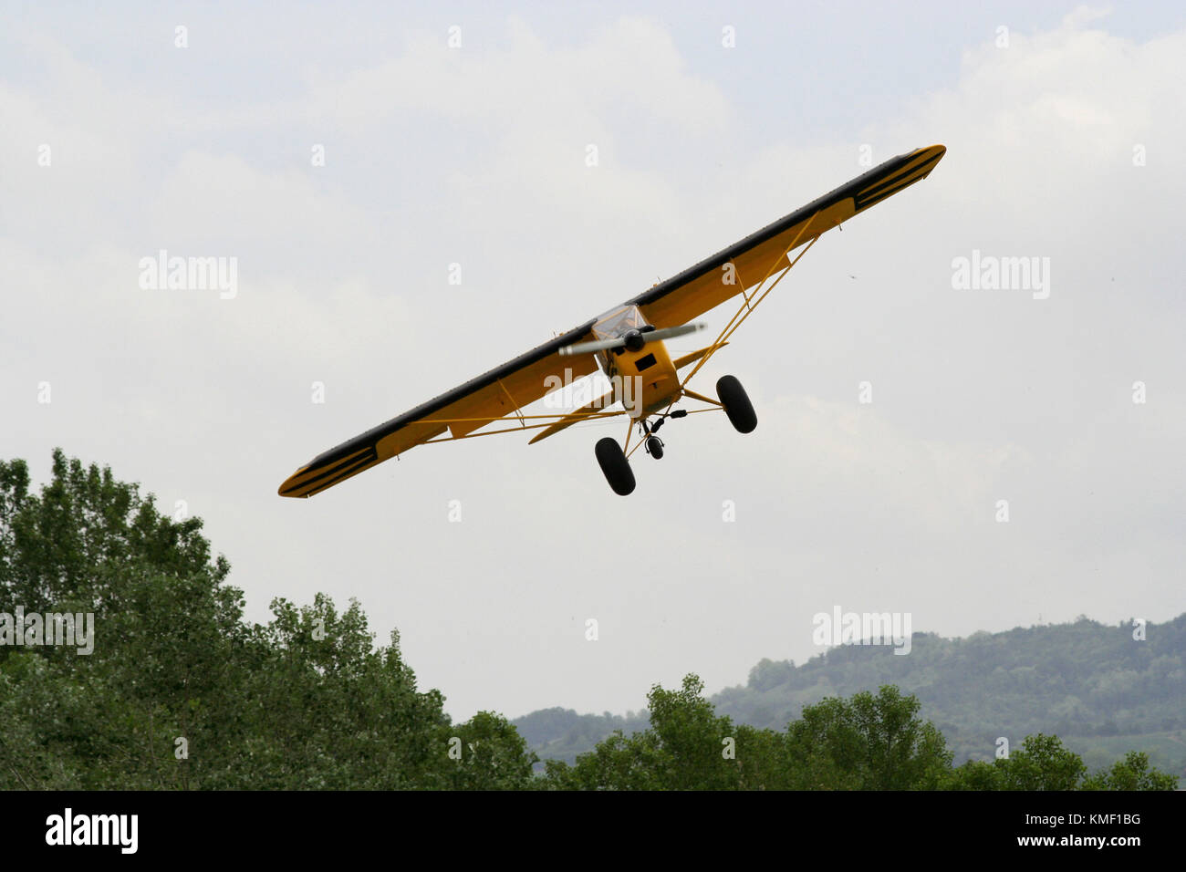 Piper j 3 cub hi-res stock photography and images - Alamy