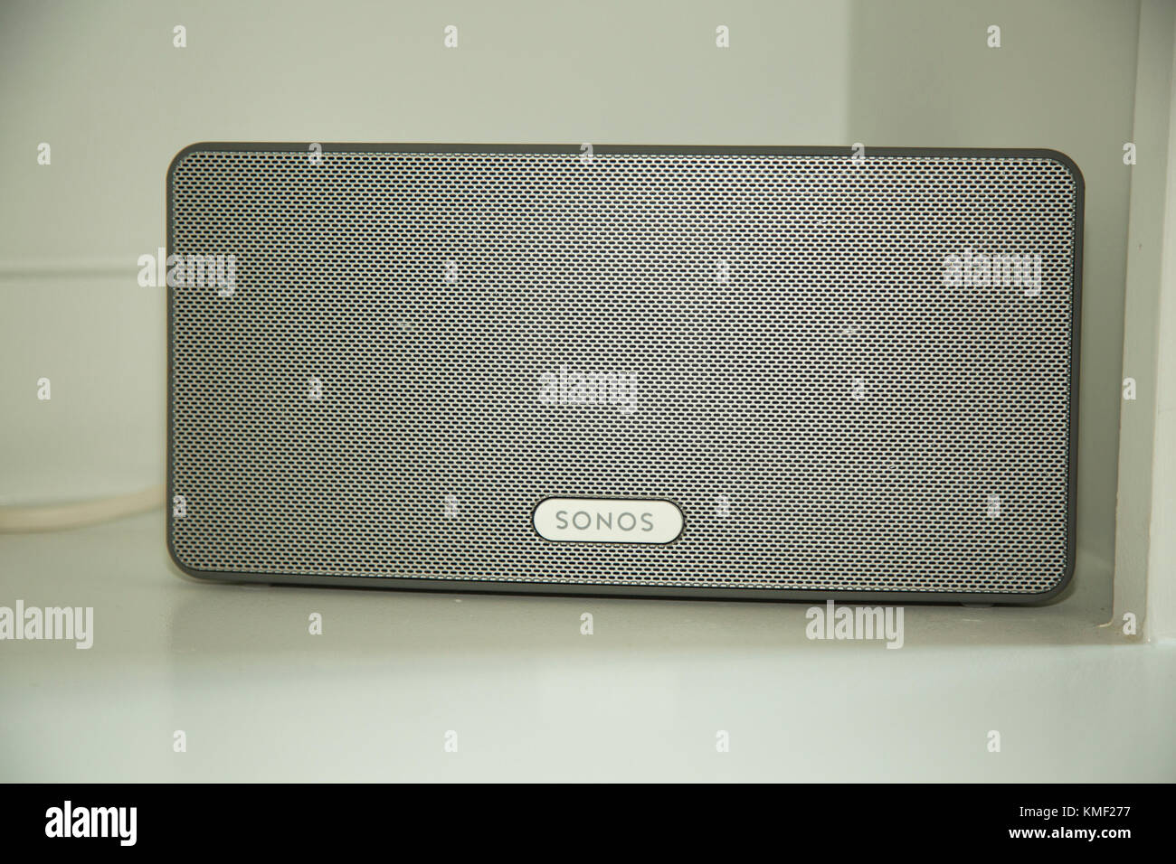 Sonos speakers hi-res stock photography and images - Alamy