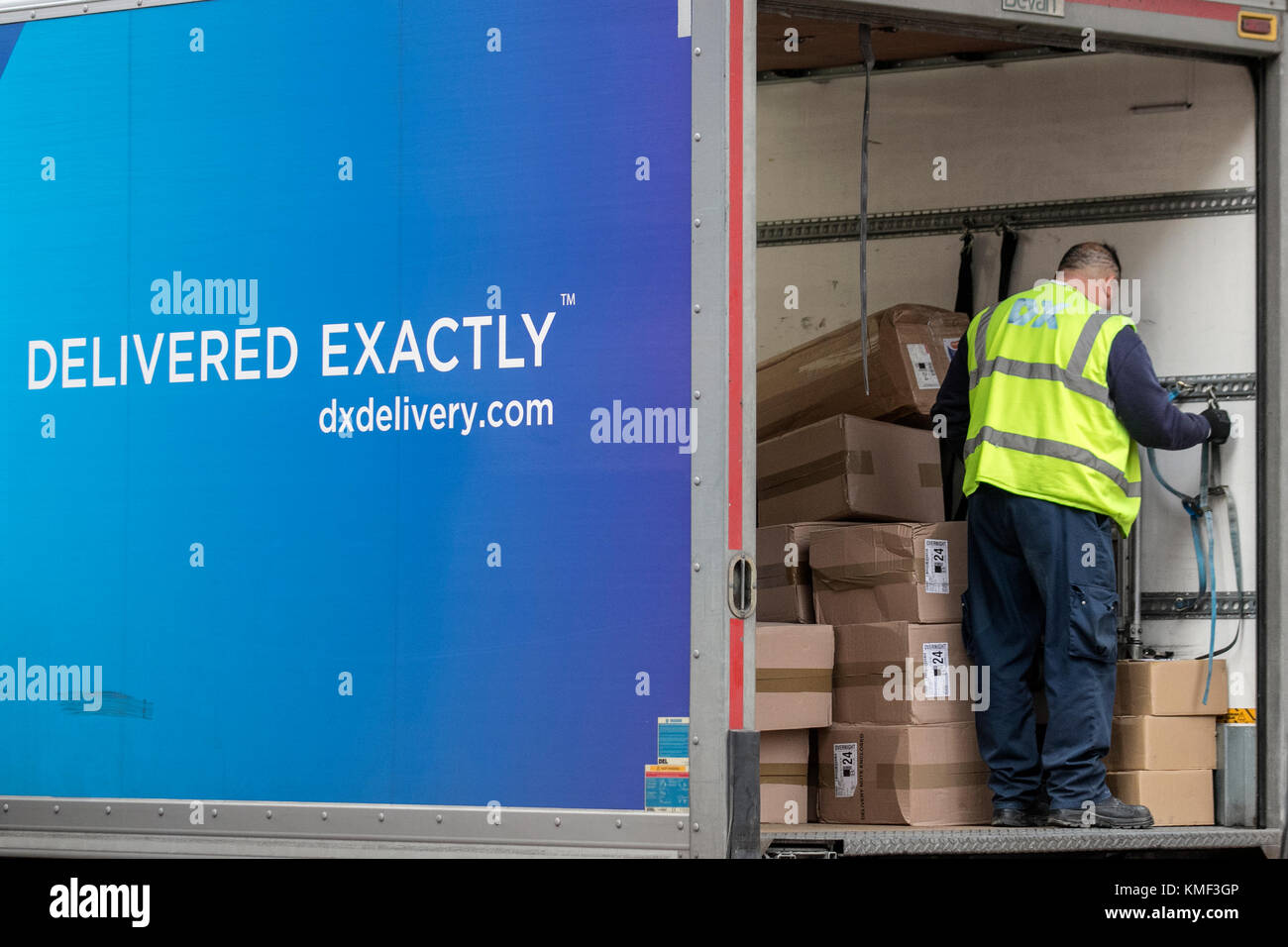 Delivery driver multi drop hi-res stock photography and images - Alamy