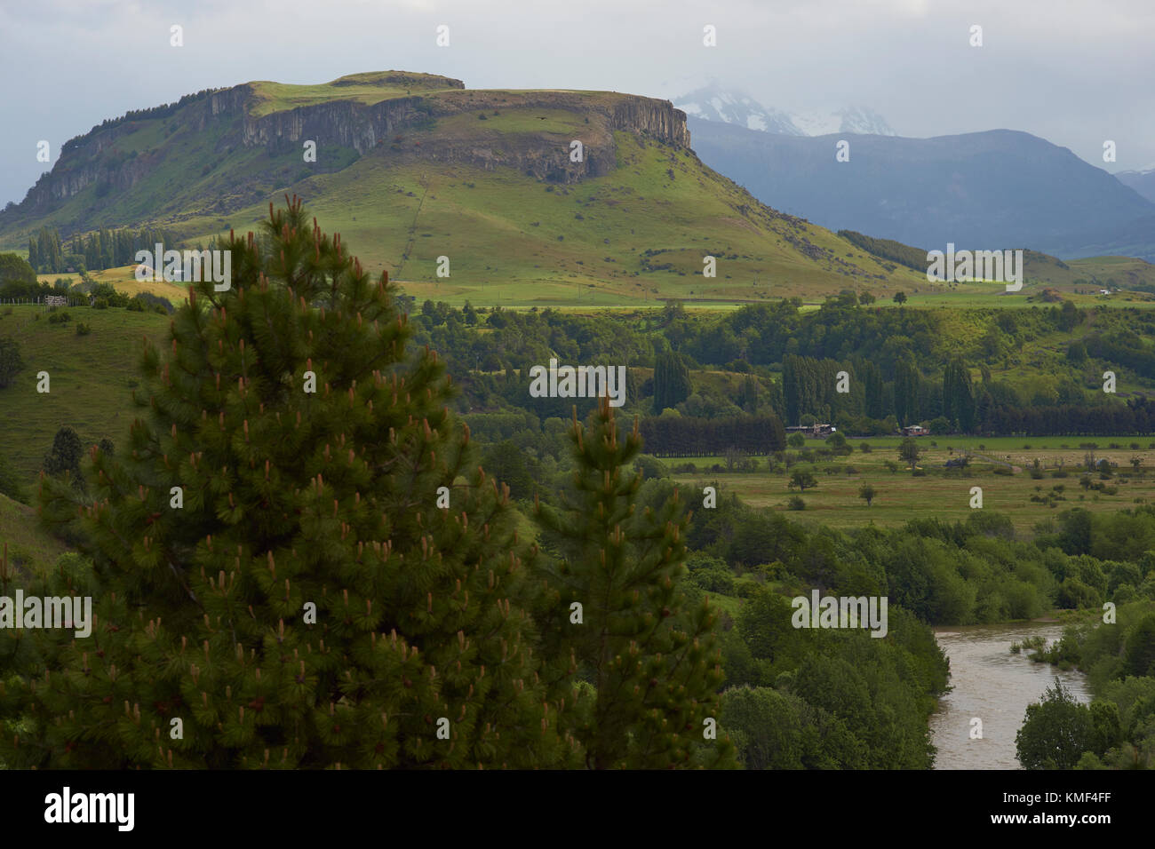 Simpson River Valley High Resolution Stock Photography and Images - Alamy
