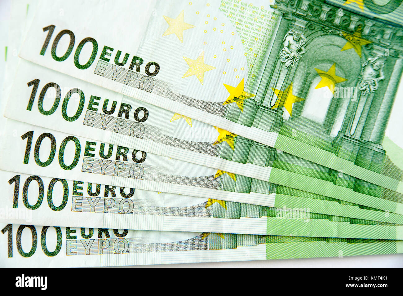 UE currency - one hundred euro note (€100) © Wojciech Strozyk / Alamy ...