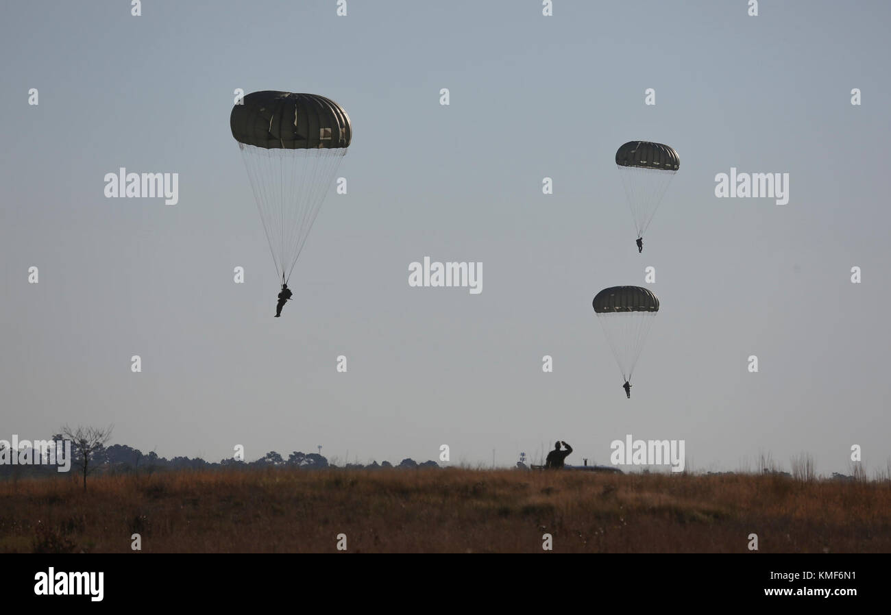 U.S. Army paratroopers, with 528th Sustainment Brigade (Special ...