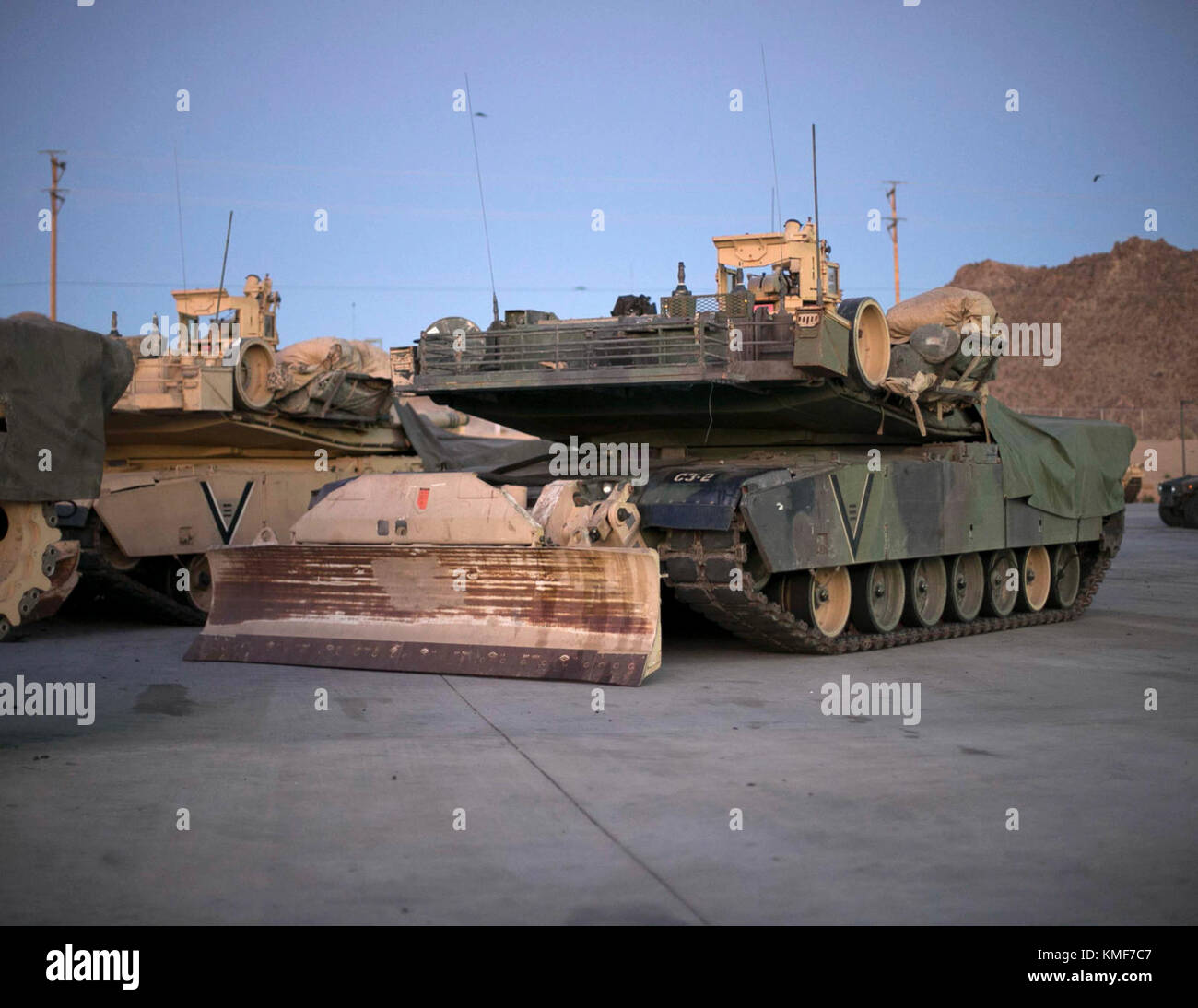 U S Marine Corps M1a1 Abrams Tanks With 1st Tank Battalion 1st Stock