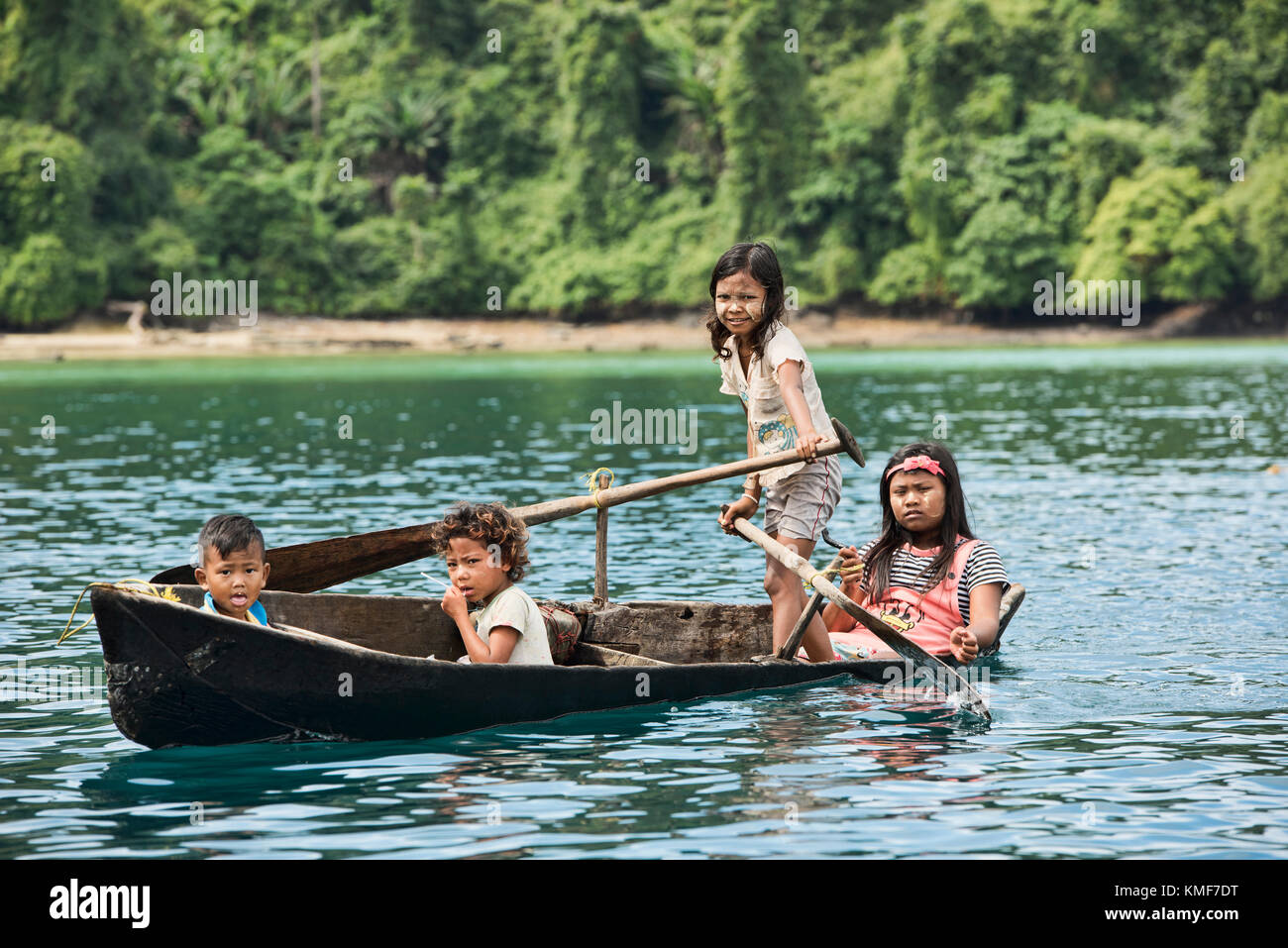 Moken girl rowing in the Mergui Archipelago, Myanmar Stock Photo - Alamy