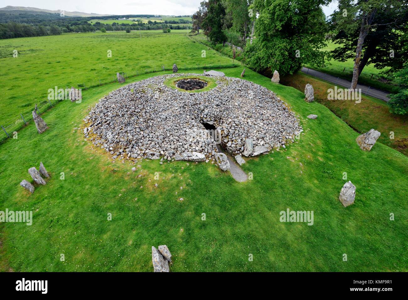Chambered cairn hi-res stock photography and images - Alamy