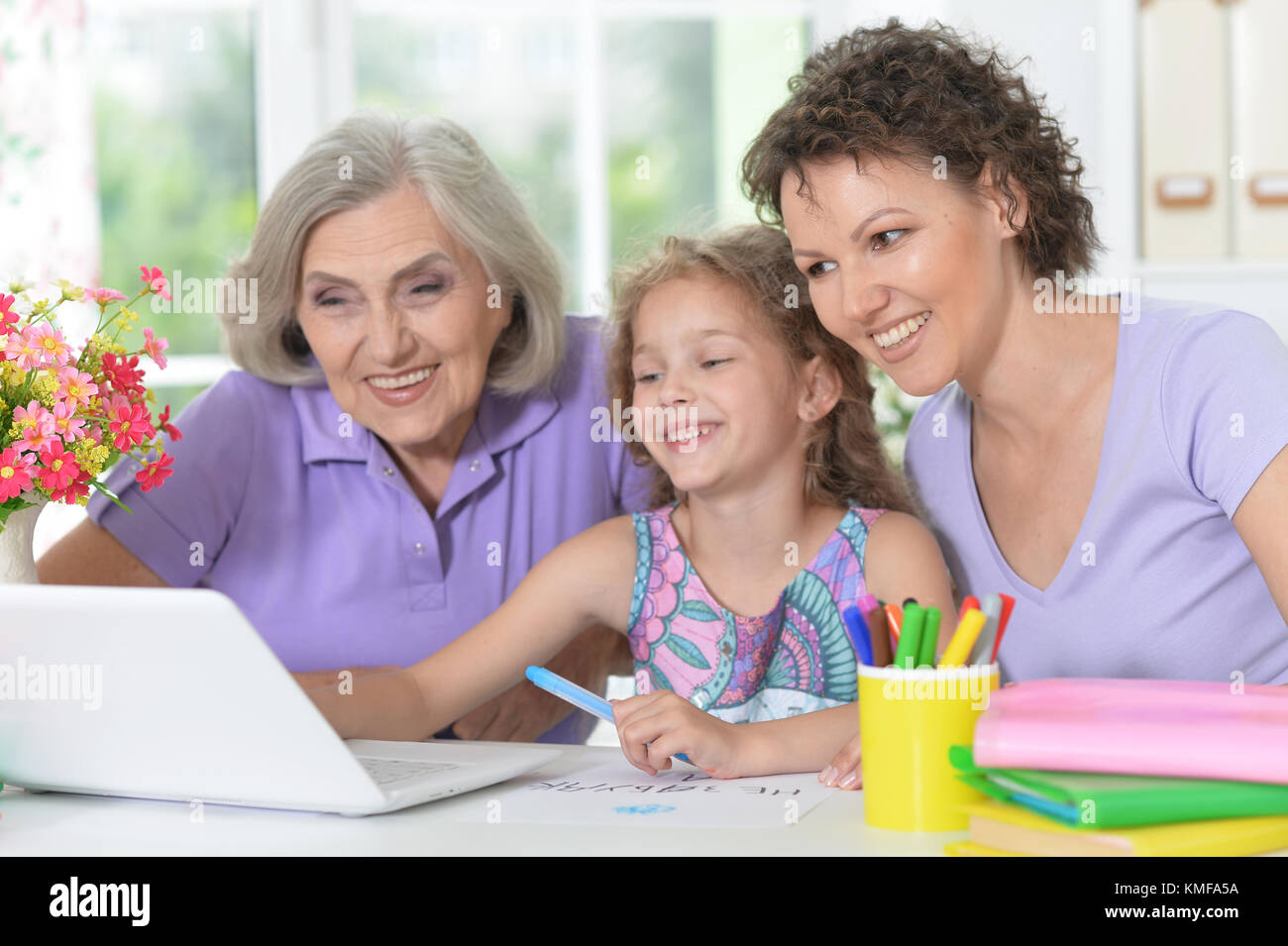 happy family with laptop Stock Photo - Alamy