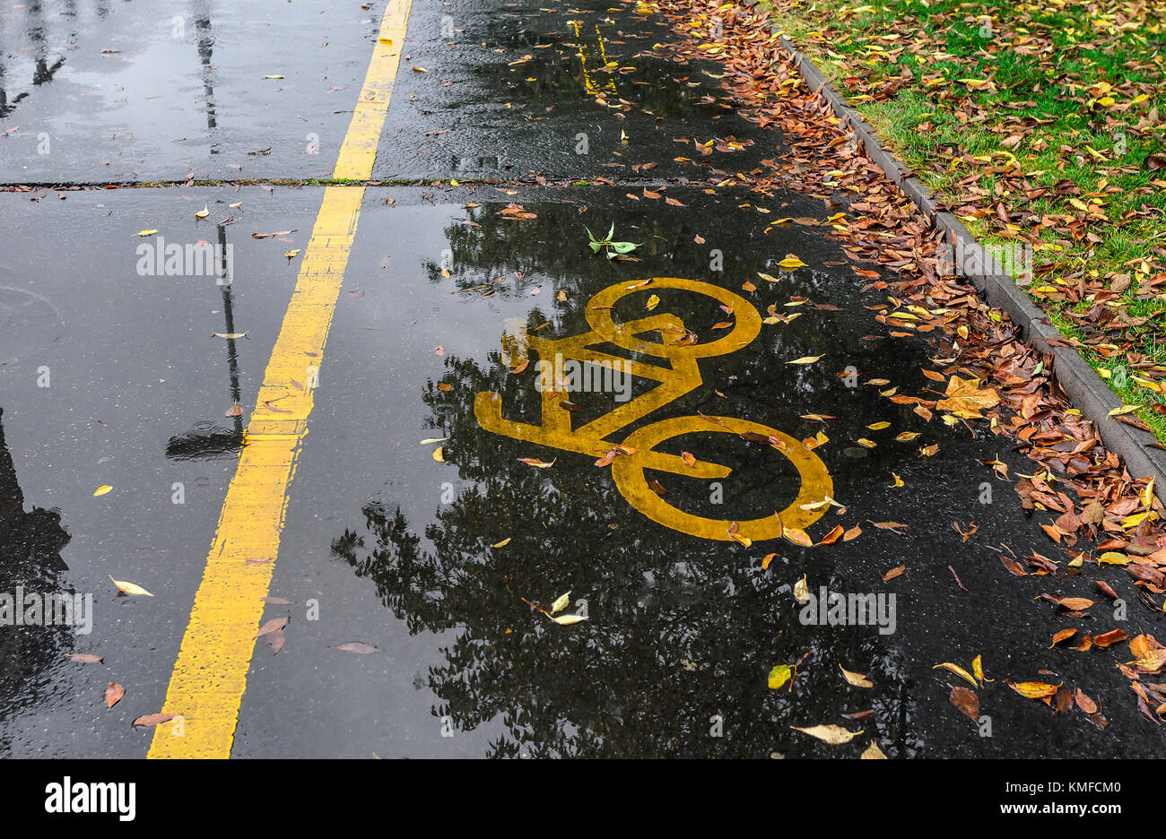 Bike route sign on bruschadke Stock Photo - Alamy