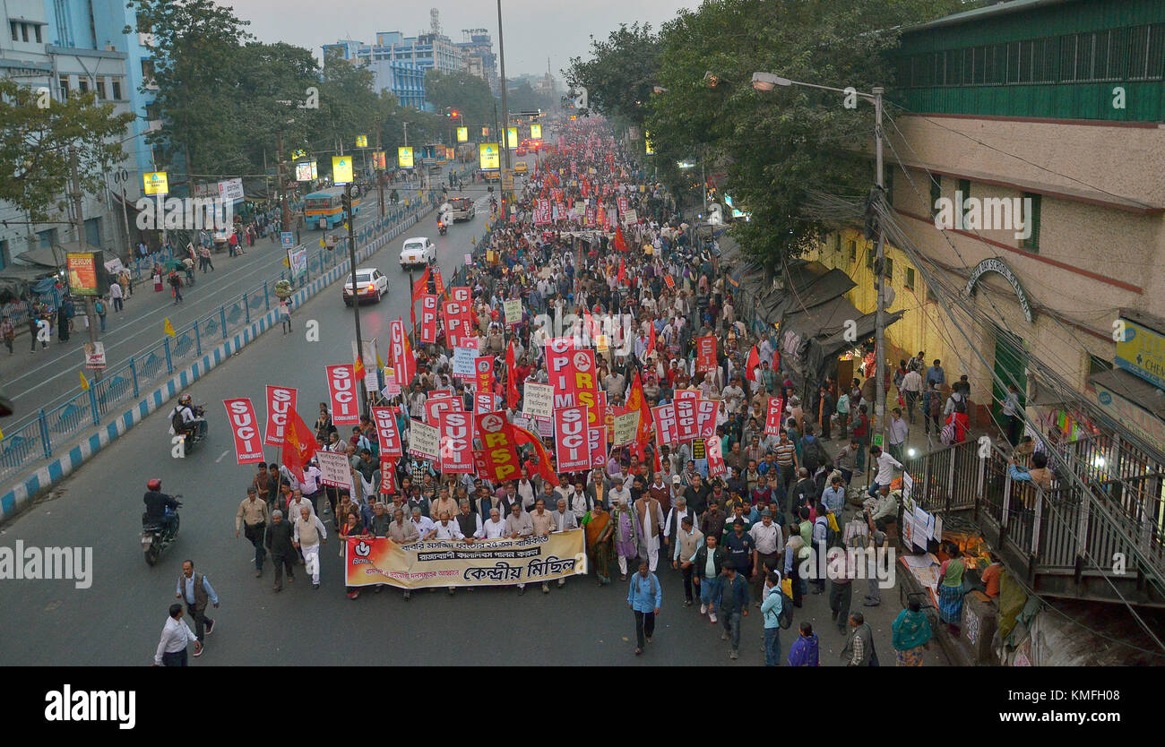 Kolkata, India. 06th Dec, 2017. The left parties organized a protest ...