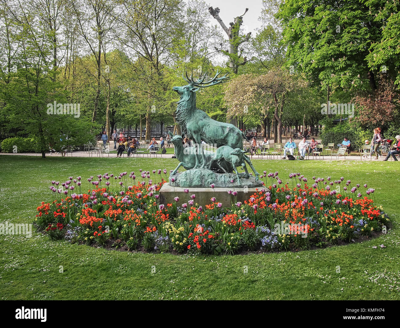 Statue of deer hi-res stock photography and images - Alamy