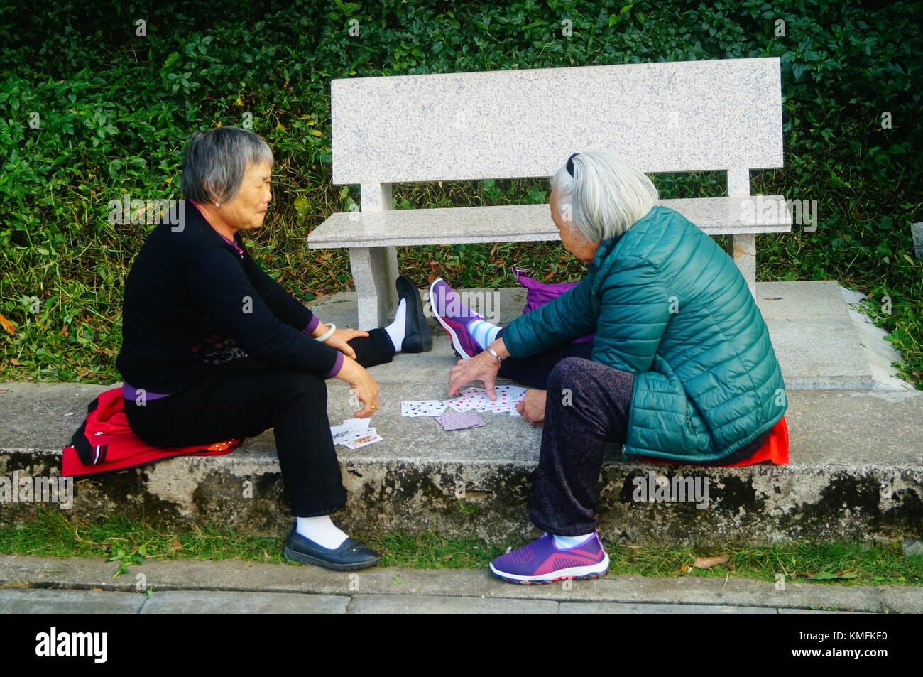 Elderly chinese women hi-res stock photography and images - Alamy