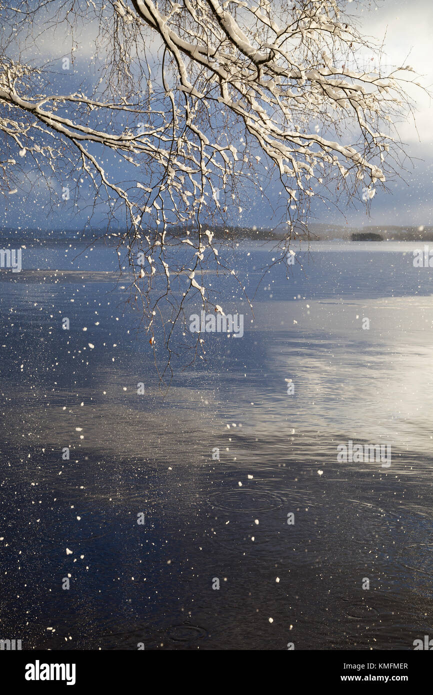 Water falling into lake hi-res stock photography and images - Alamy