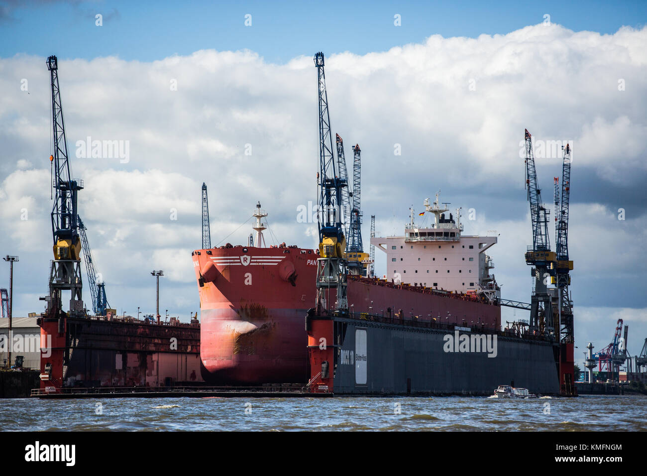 Container dock background hi-res stock photography and images - Alamy