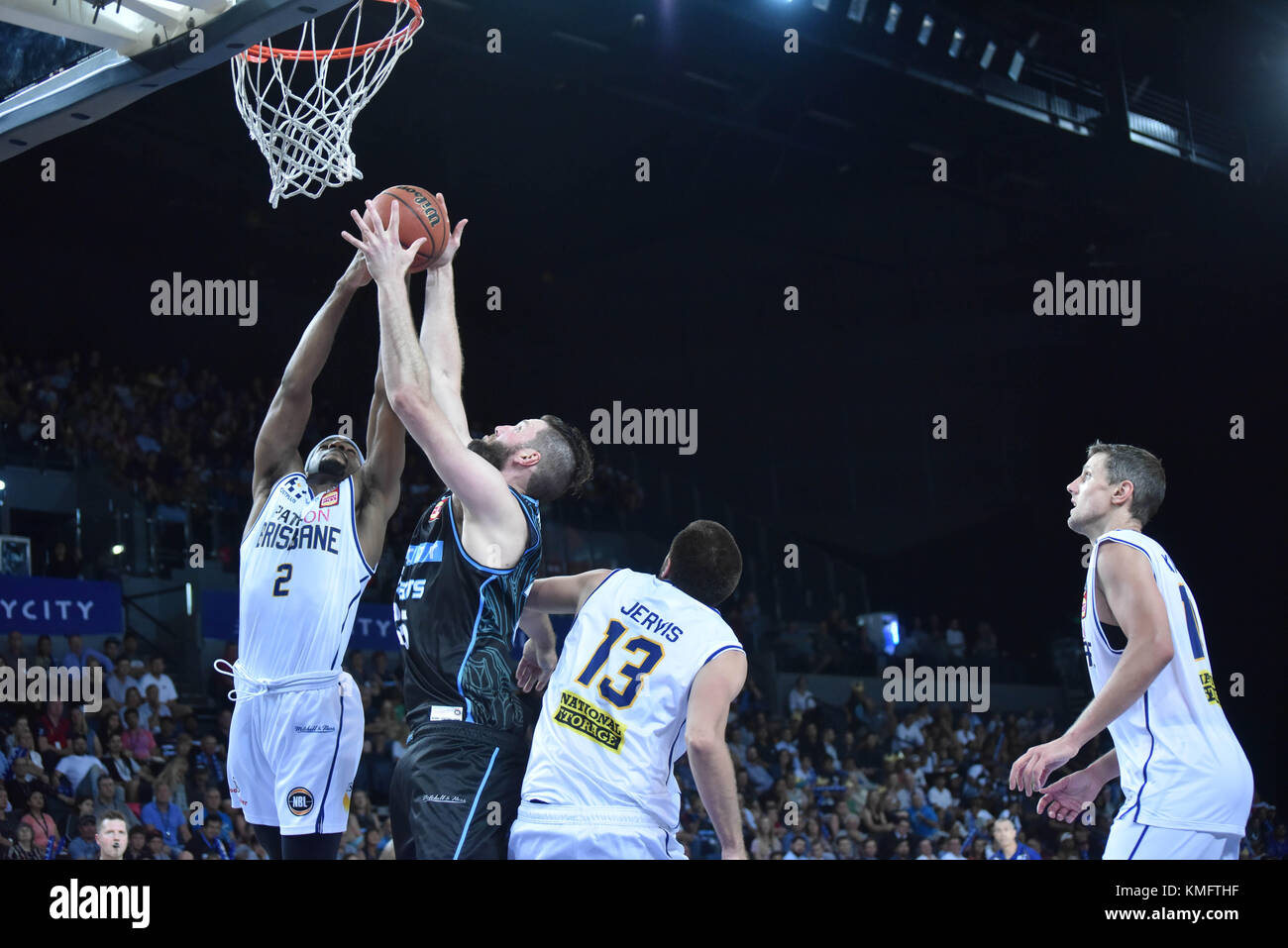 Auckland, New Zealand. 07th Dec, 2017. Alex Pledger (R) of New Zealand ...