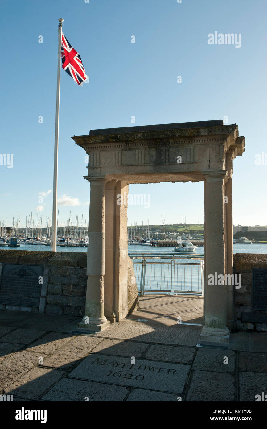 Pilgrims with flags hi-res stock photography and images - Alamy