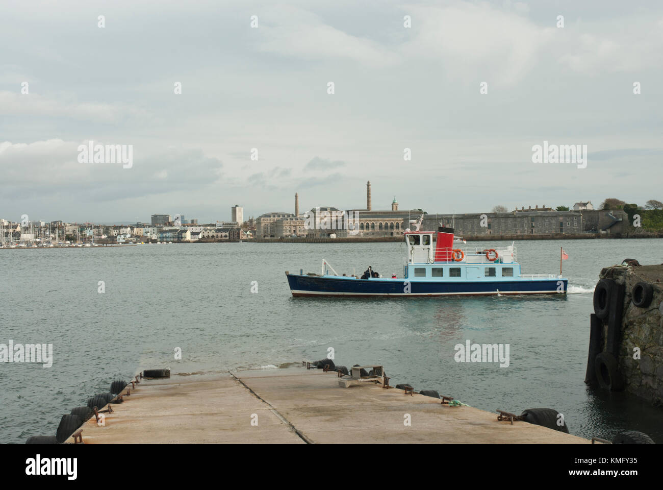 Mount edgcumbe ferry hi-res stock photography and images - Alamy