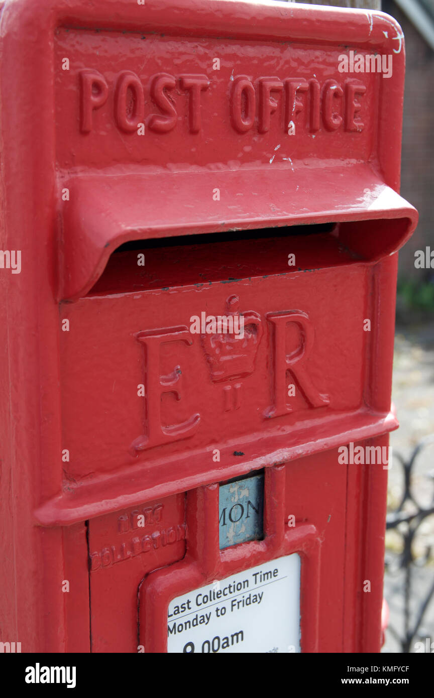 Royal mail home delivery hi-res stock photography and images - Alamy