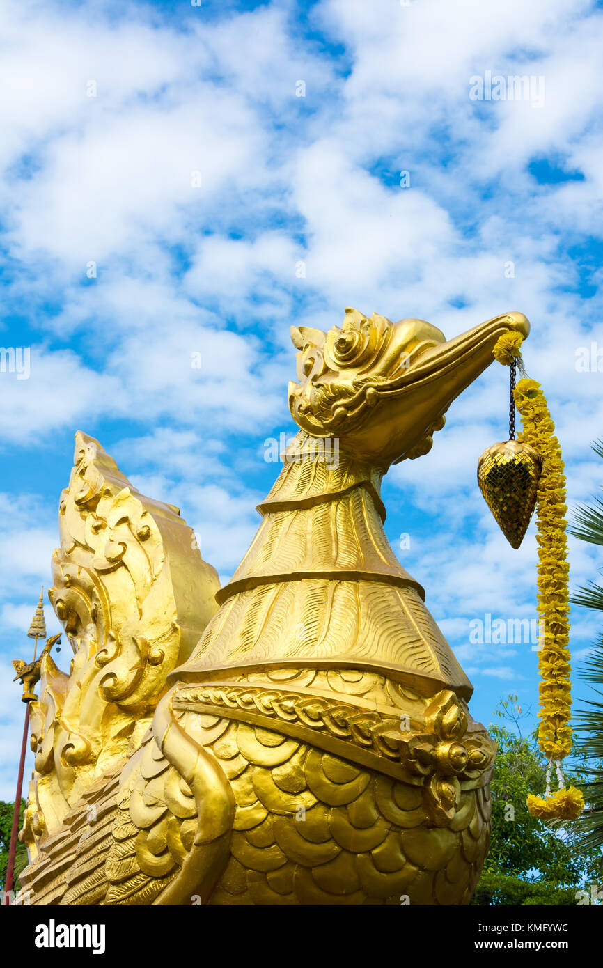 golden swan sculpture Stock Photo - Alamy