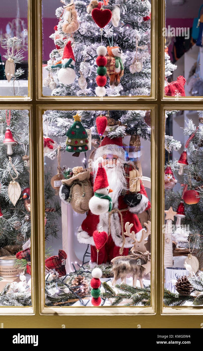 All Of My Heart gift shop christmas window display in Broadway ...