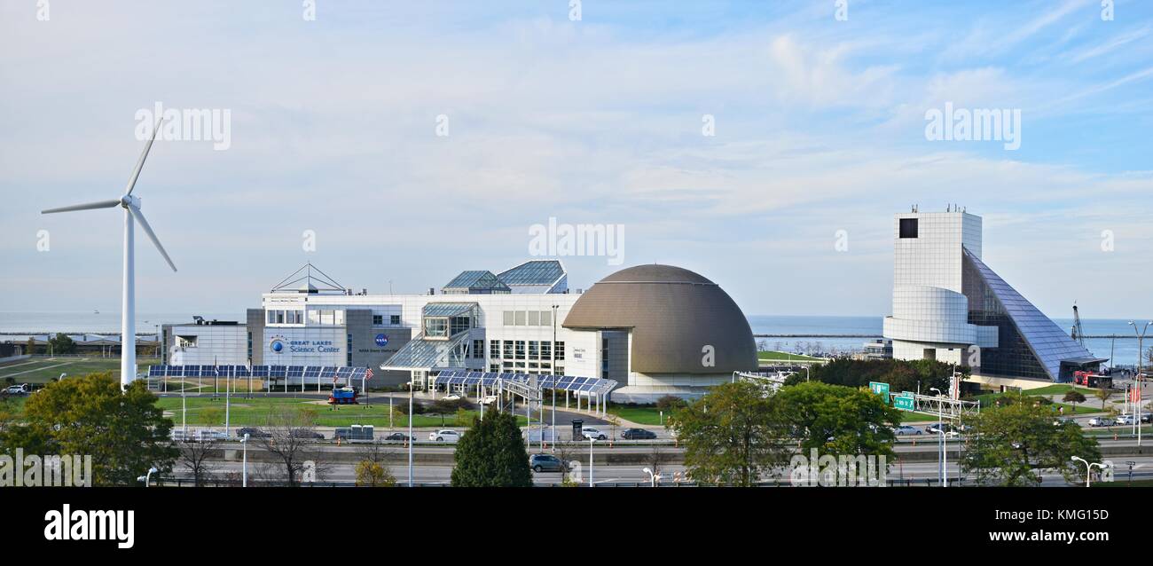 Science museum and downtown skyline hi-res stock photography and images ...