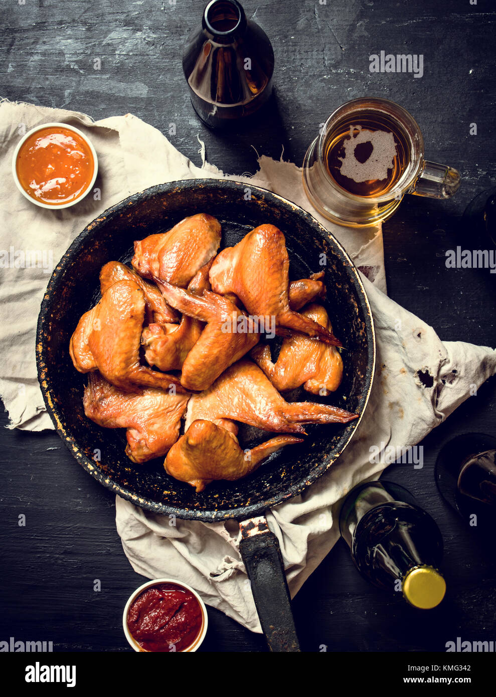 Smoked chicken wings with beer. On black chalkboard Stock Photo - Alamy