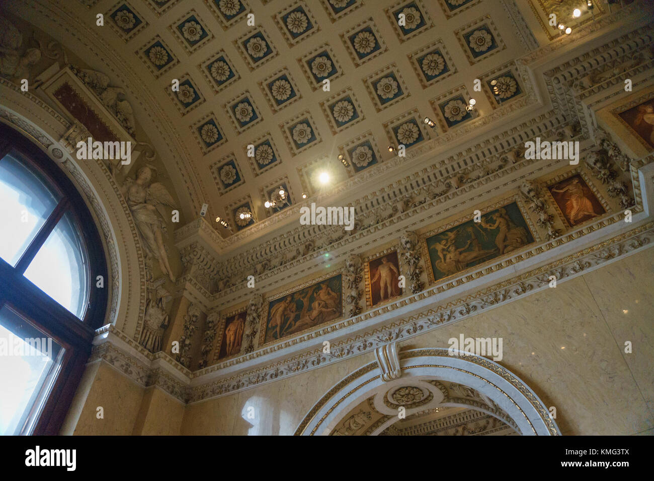 Interior of Kunsthistorisches (Museum of Art History) and gallery rooms ...
