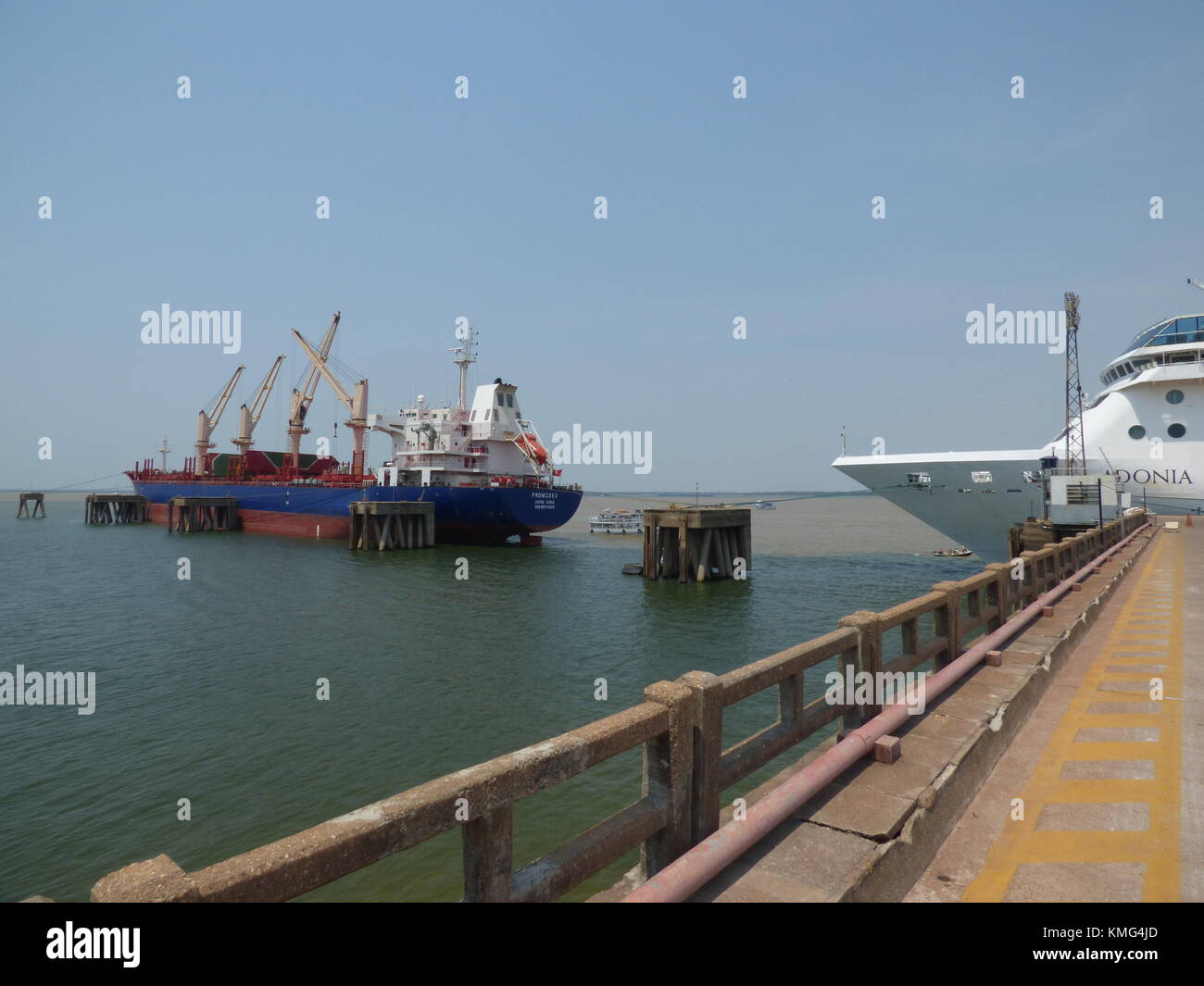 Port operations logistics cargo bulk Cargill quay dock jetty Santarem ...