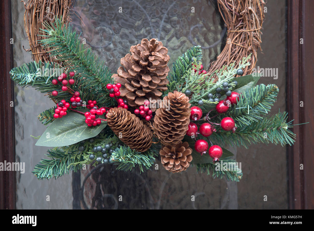 Christmas Reef with Pine Cones Stock Photo - Alamy