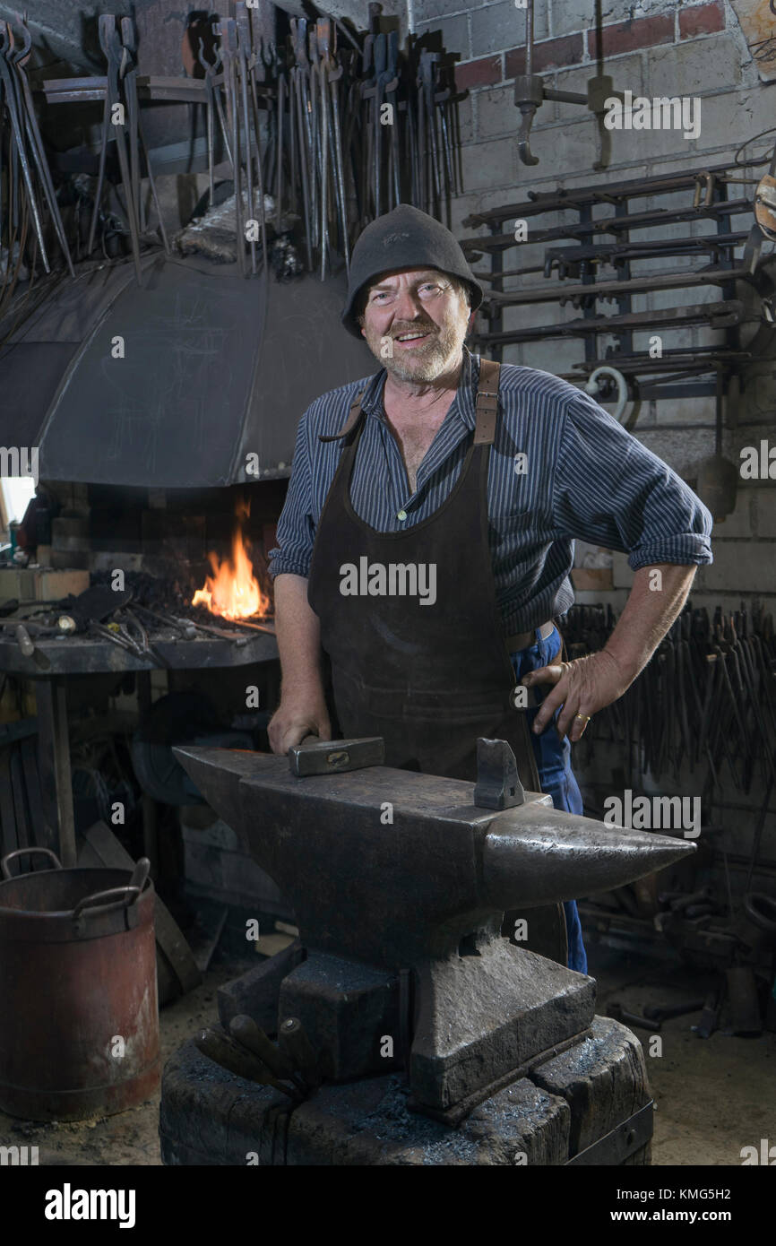 Blacksmith traditional workshop shop hi-res stock photography and ...