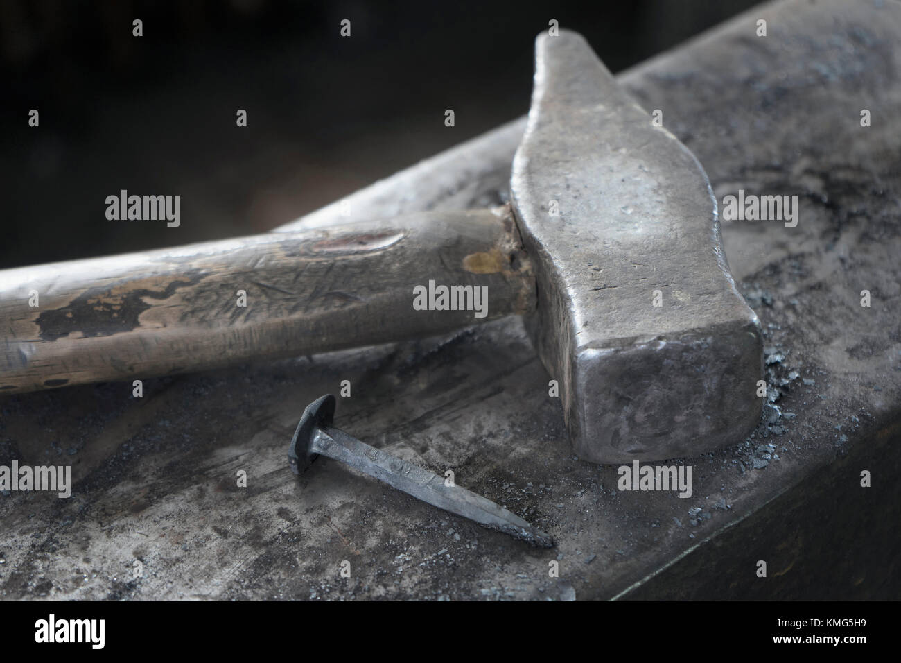 Hammer and nail hi-res stock photography and images - Alamy
