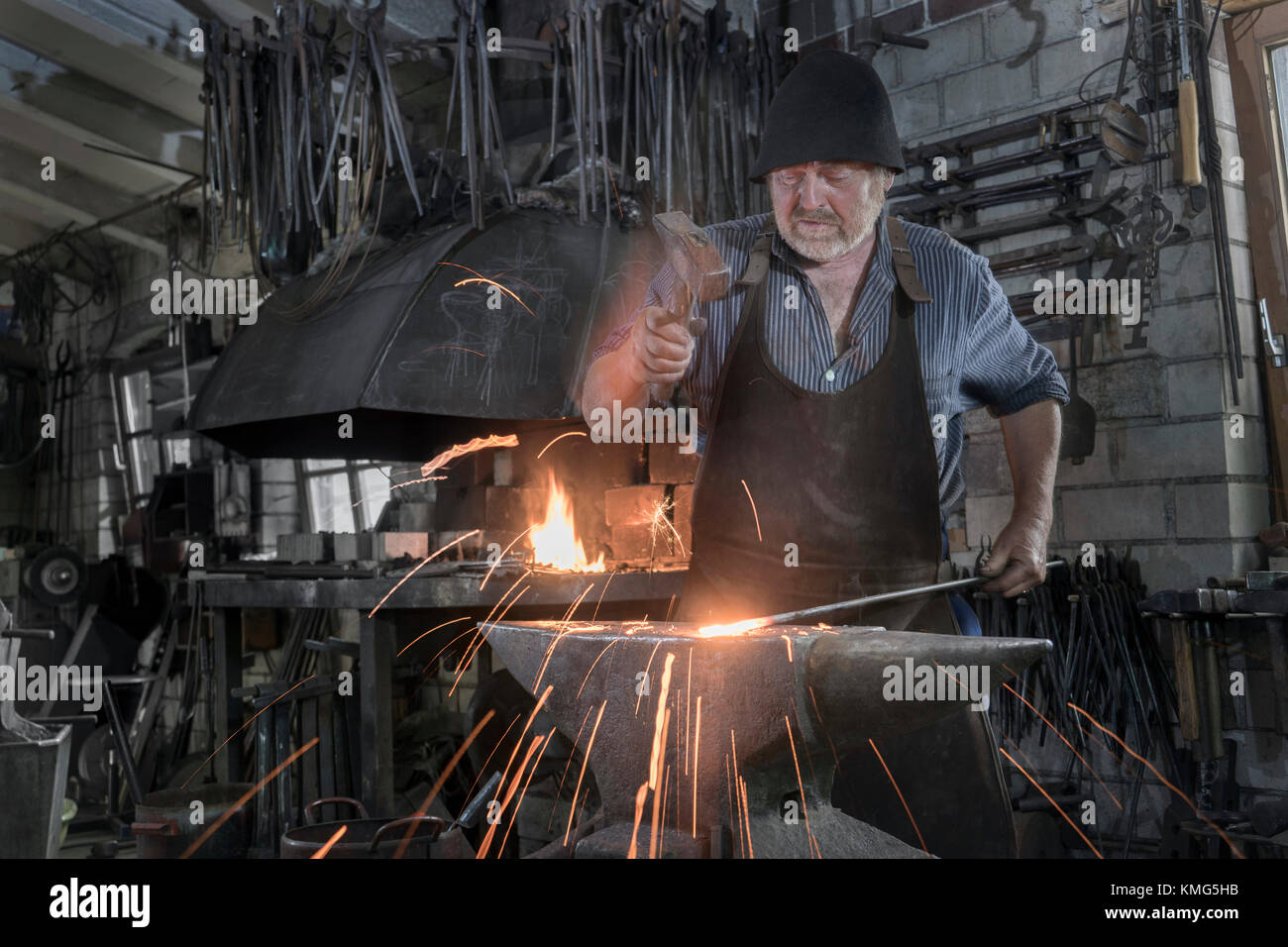 Hot iron bar hi-res stock photography and images - Alamy