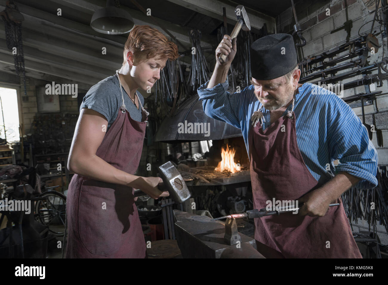 Red hot iron hi-res stock photography and images - Alamy