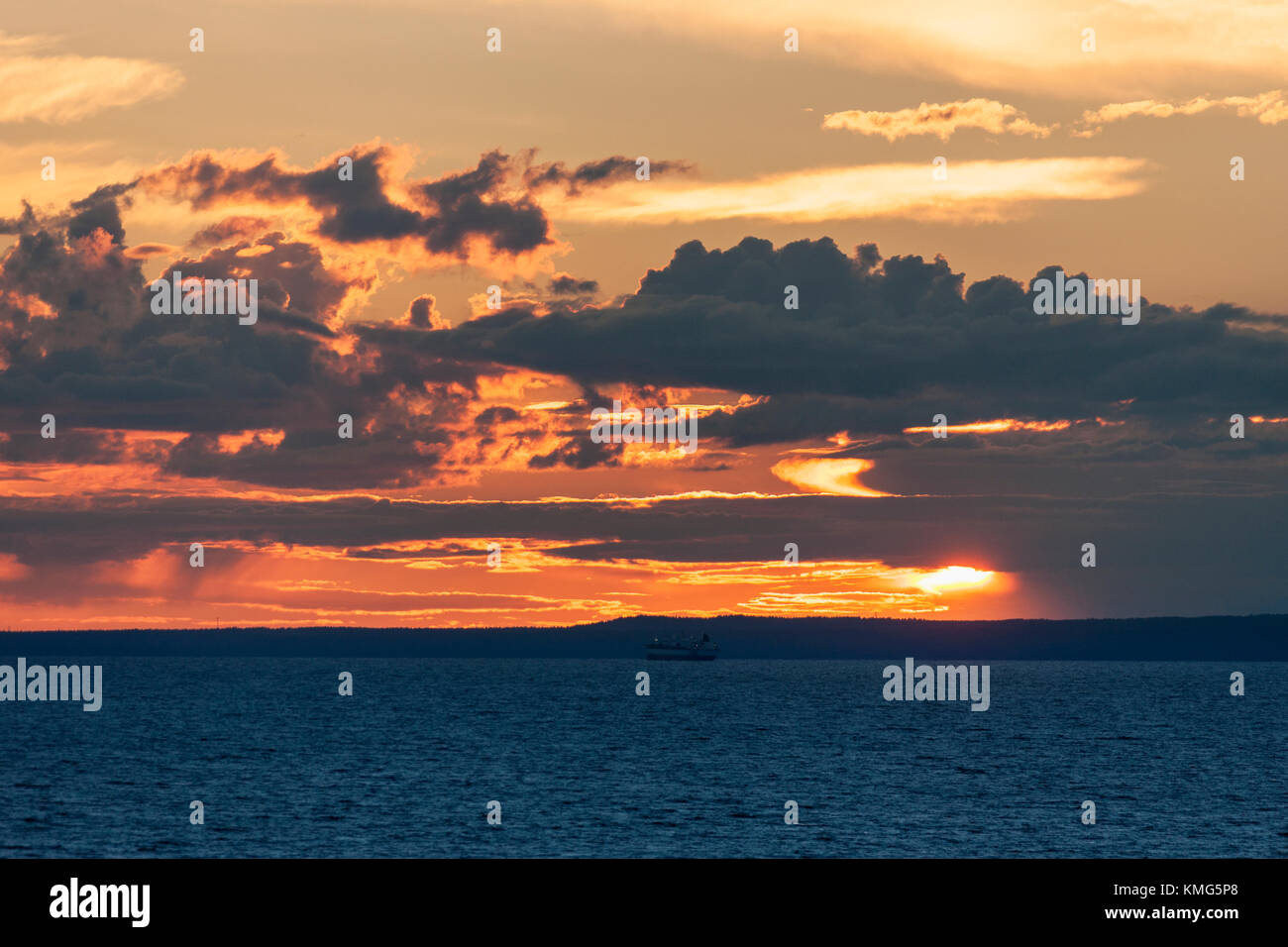 Baltic sea at sunset hi-res stock photography and images - Alamy
