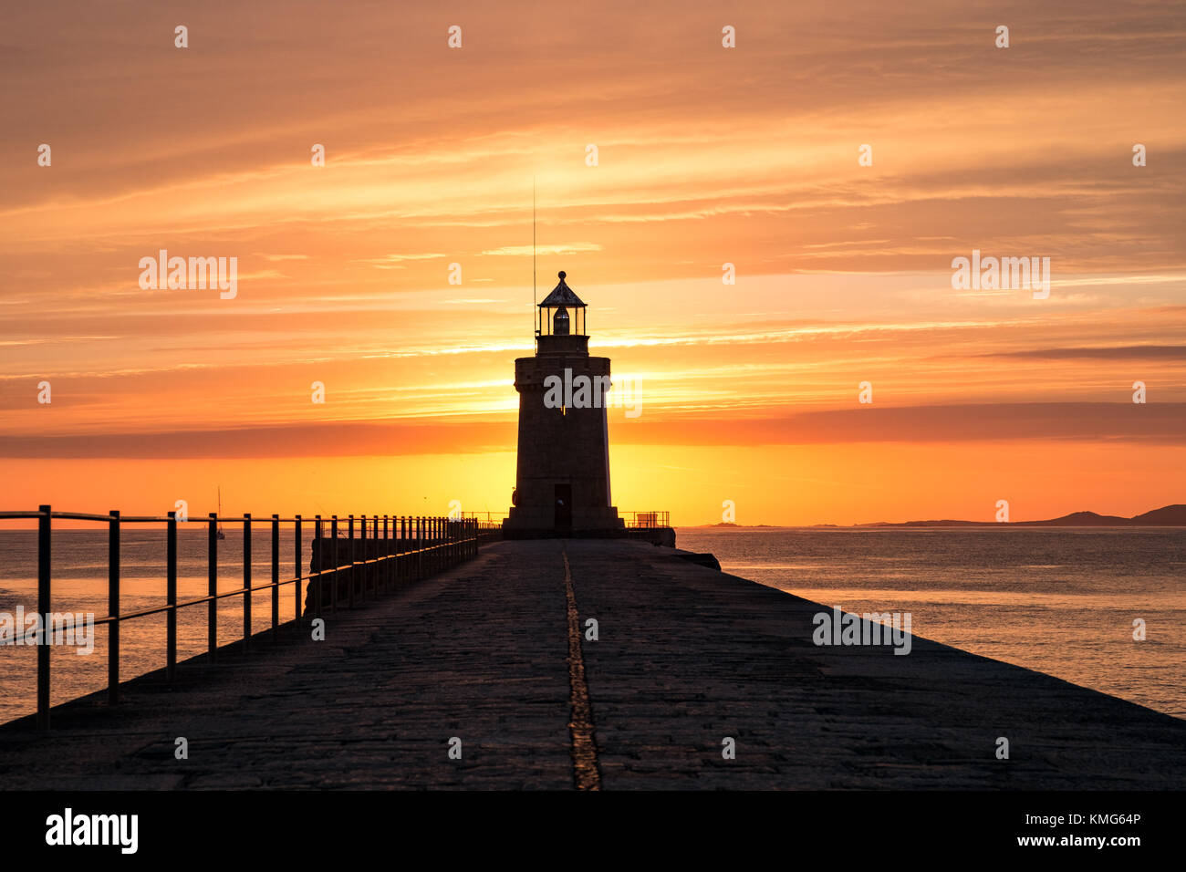 Breakwater harbour harbor light hi-res stock photography and images - Alamy