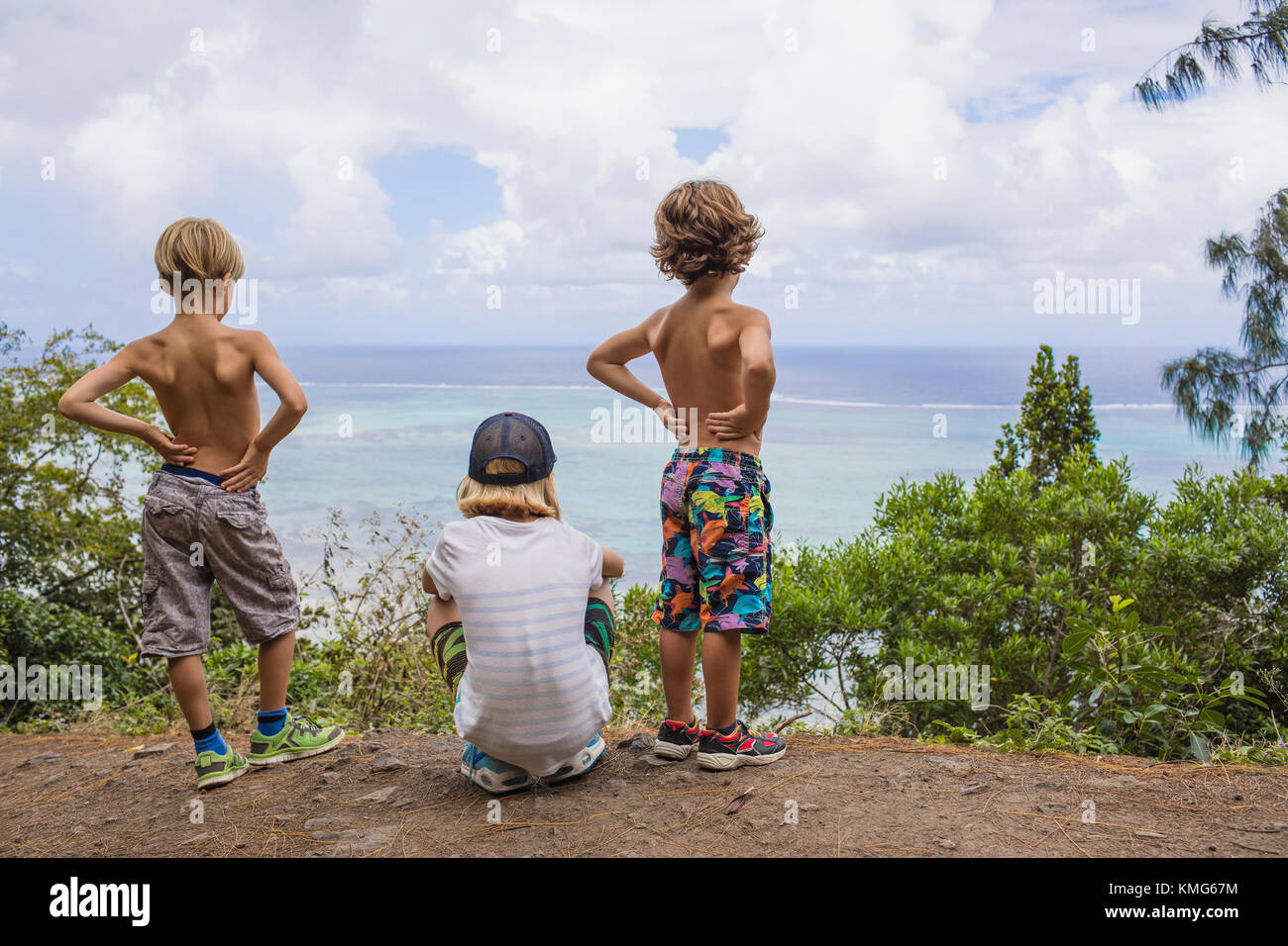 Three children looking at the Indian Ocean from a viewpoint Stock Photo ...