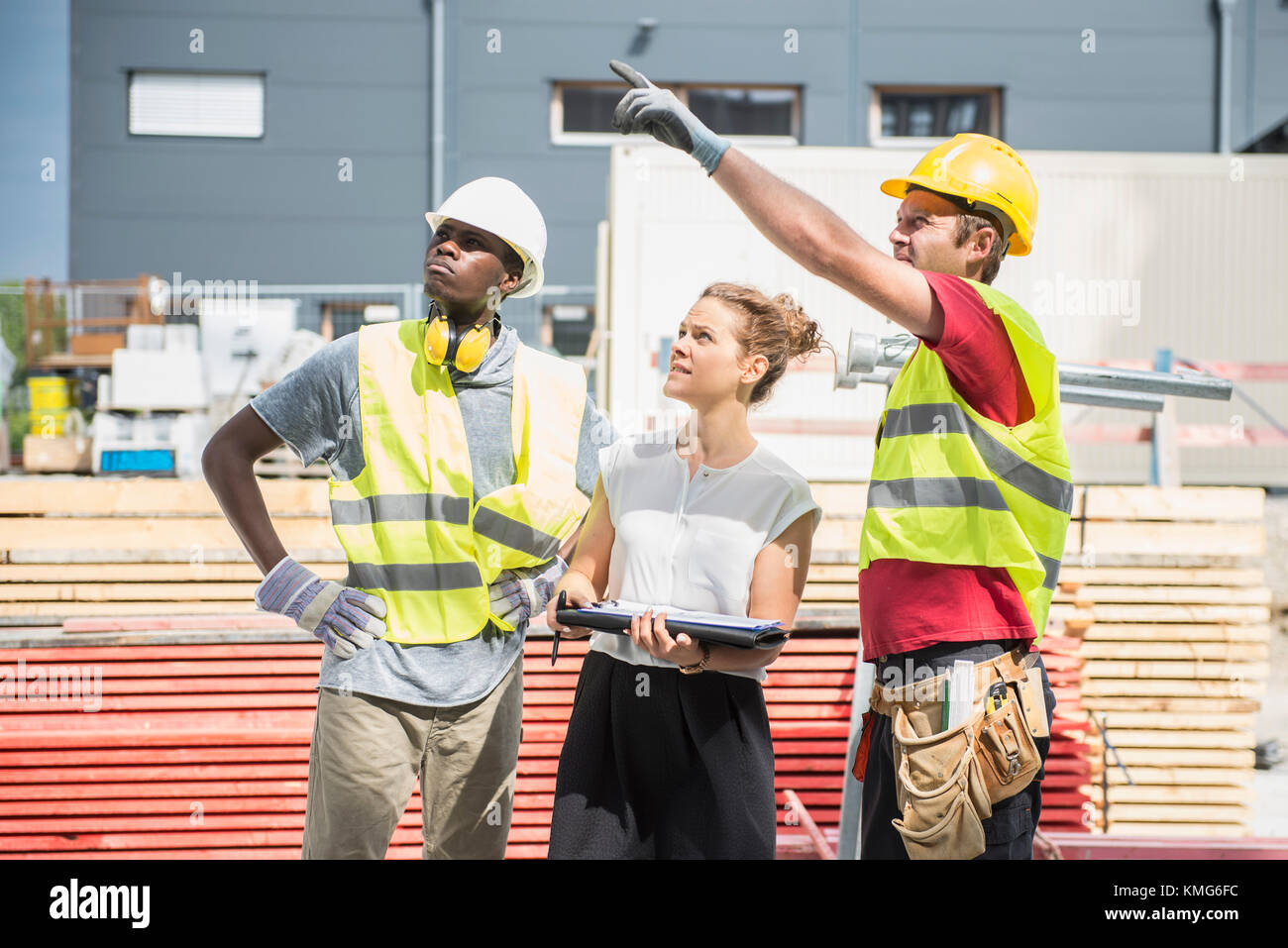 Architect with construction worker at building site Stock Photo - Alamy