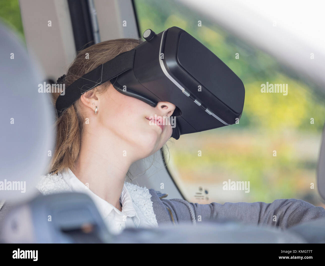 Virtual reality car hi-res stock photography and images - Alamy