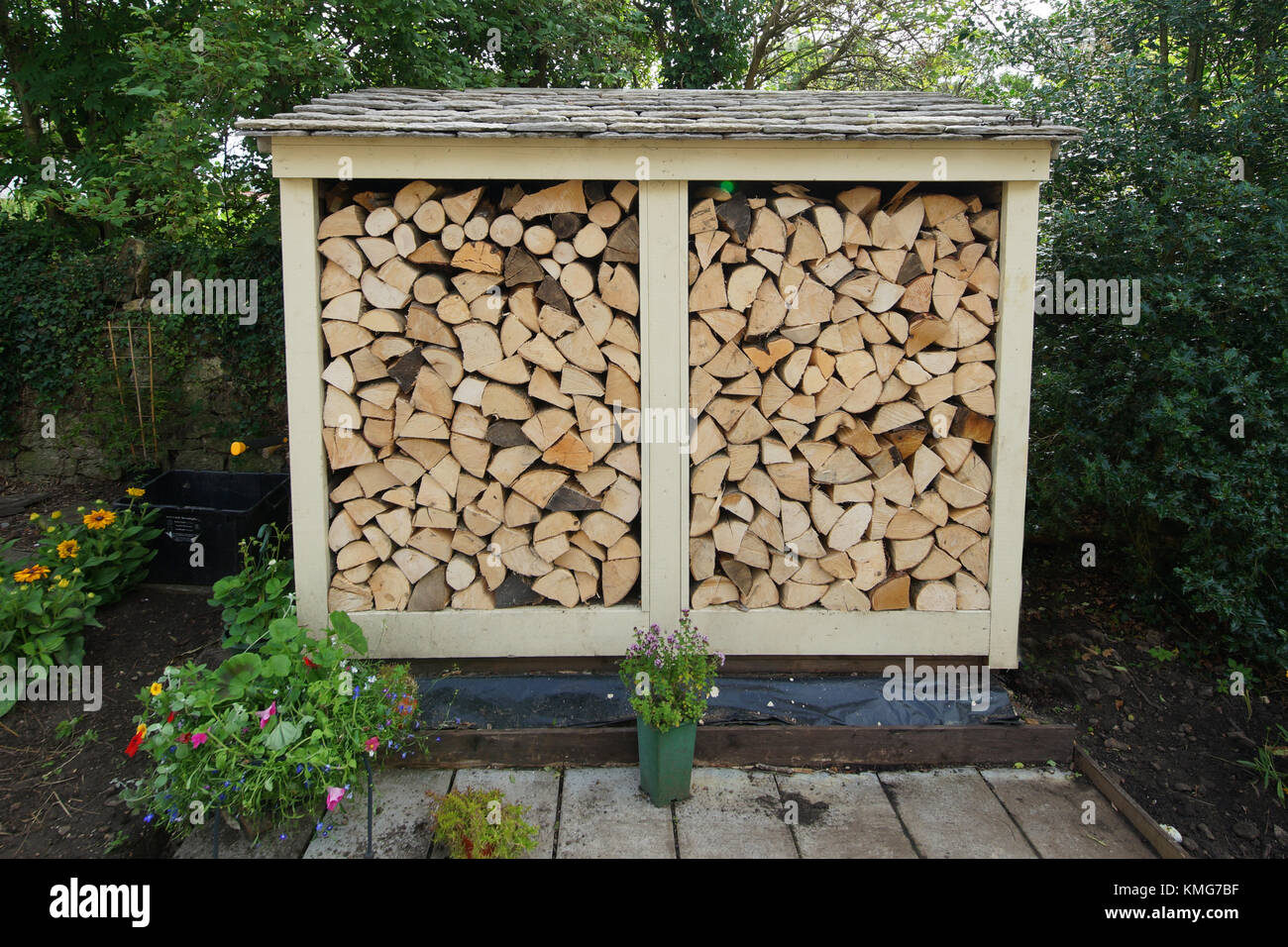 Fire wood store hut hi-res stock photography and images - Alamy
