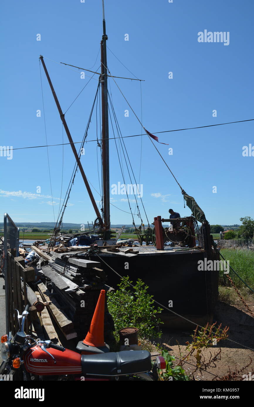 Old sailing barge hi-res stock photography and images - Alamy