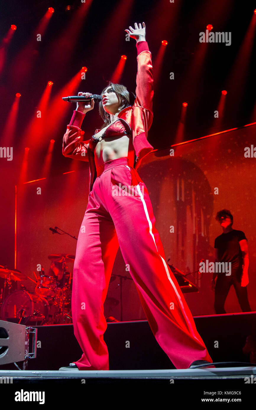 Dua Lipa Performing High Resolution Stock Photography and Images - Alamy