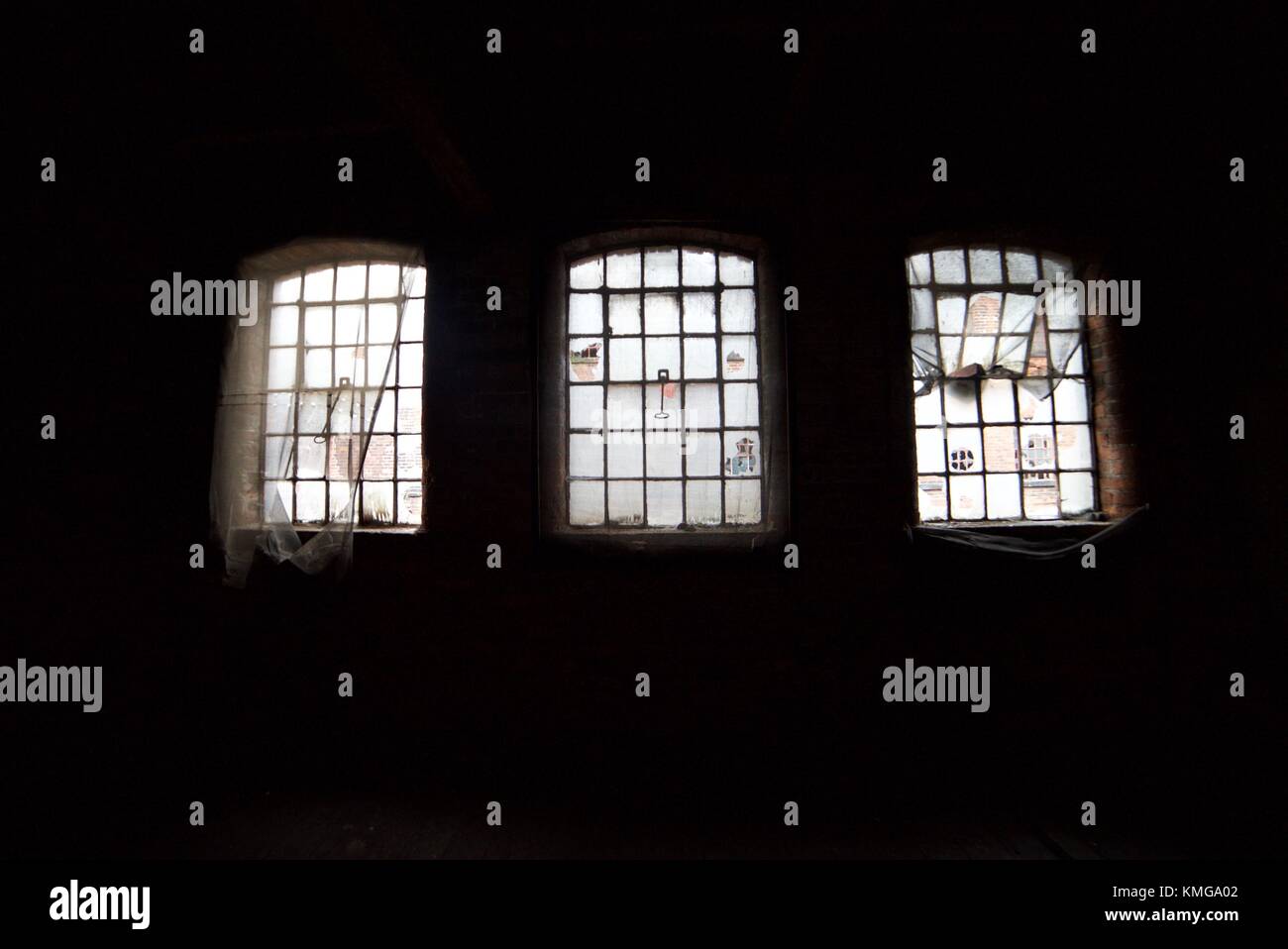 Old disused factory building hi-res stock photography and images - Alamy