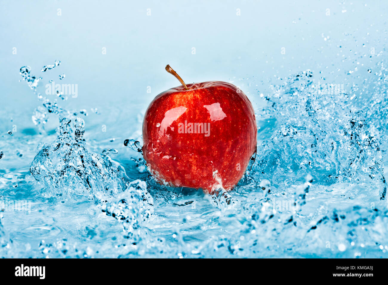 fresh water splash on red apple Stock Photo - Alamy