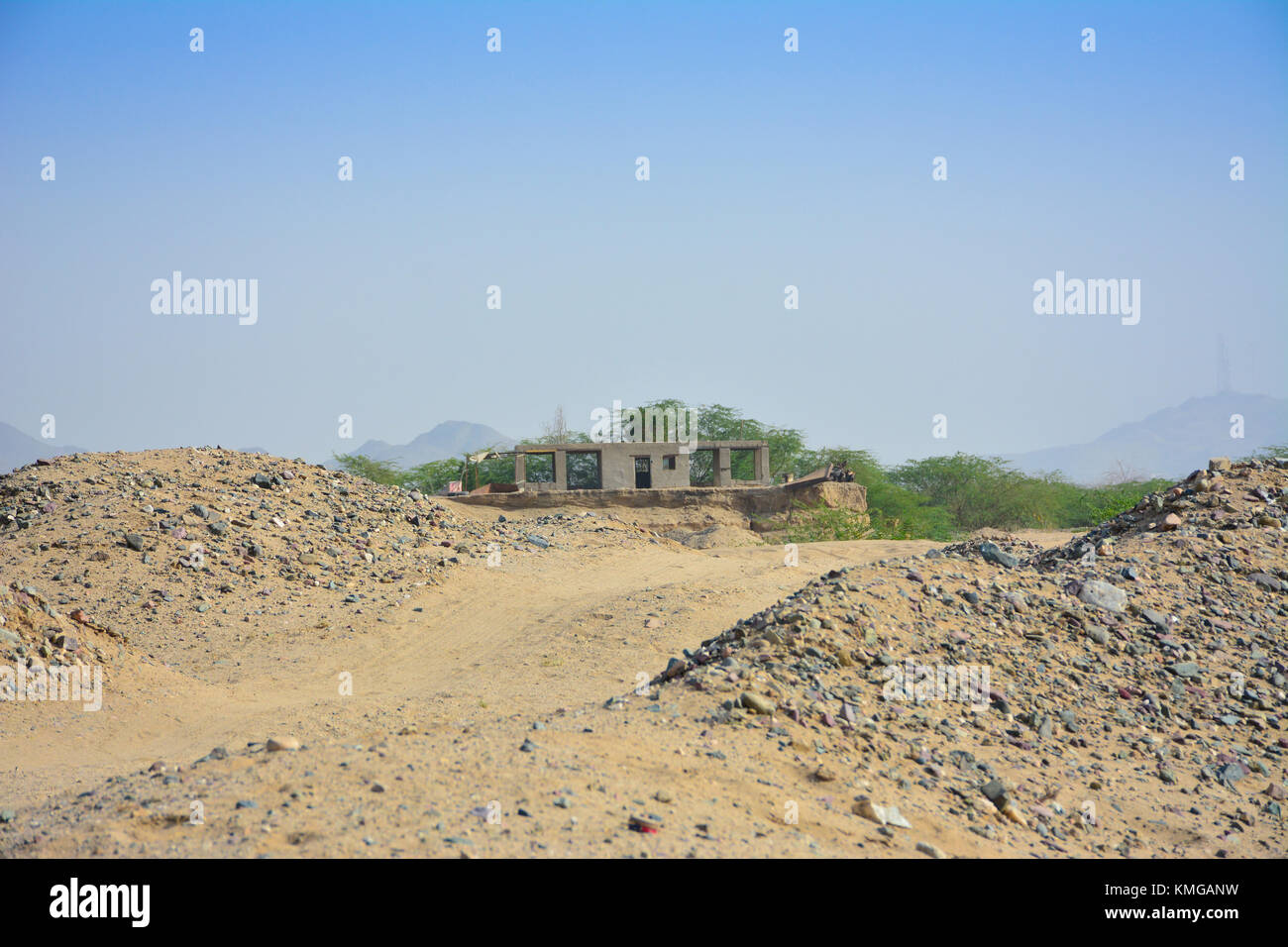 Dirty building exterior hi-res stock photography and images - Alamy