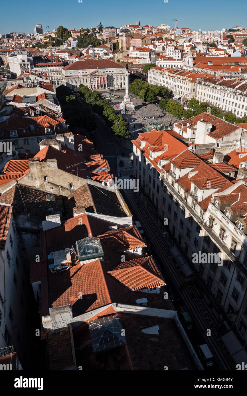 Toits de lisbonne hi-res stock photography and images - Alamy