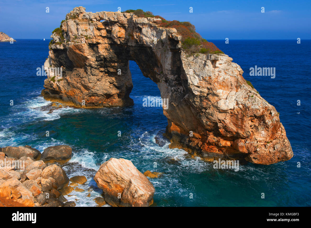 Archway of Es Pontas, Mallorca, Es Pontas, Natural stone arch, Cala ...