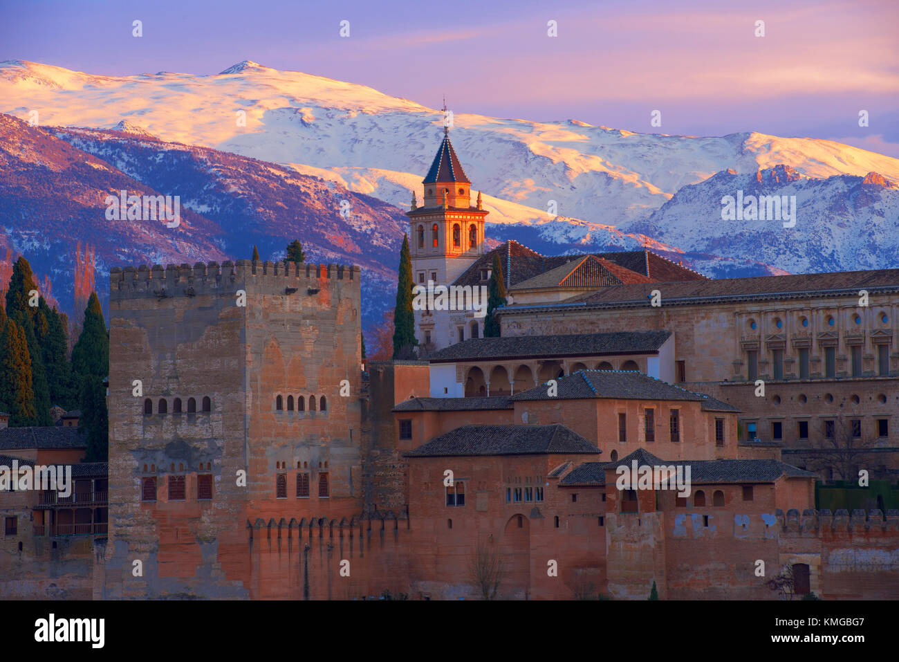 Alhambra, UNESCO World Heritage Site, Sierra Nevada and la Alhambra at ...