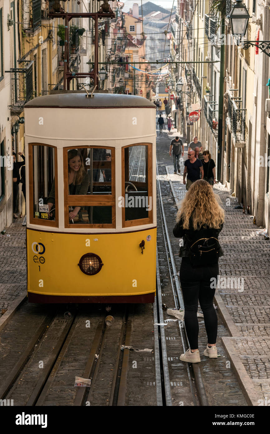 Tram quartier du Chiado Stock Photo - Alamy
