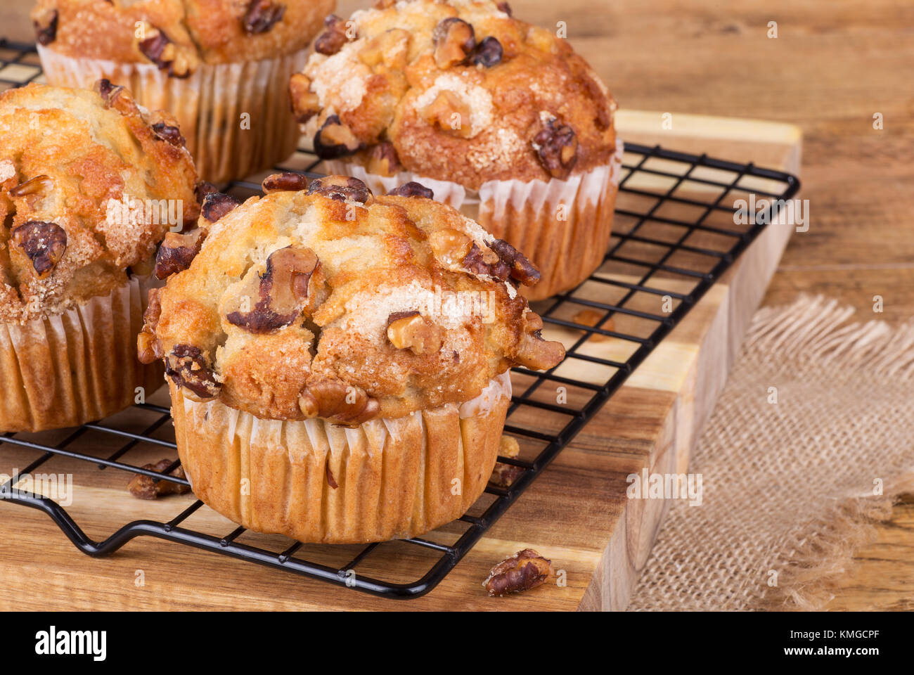 Muffins cooling rack hi-res stock photography and images - Alamy