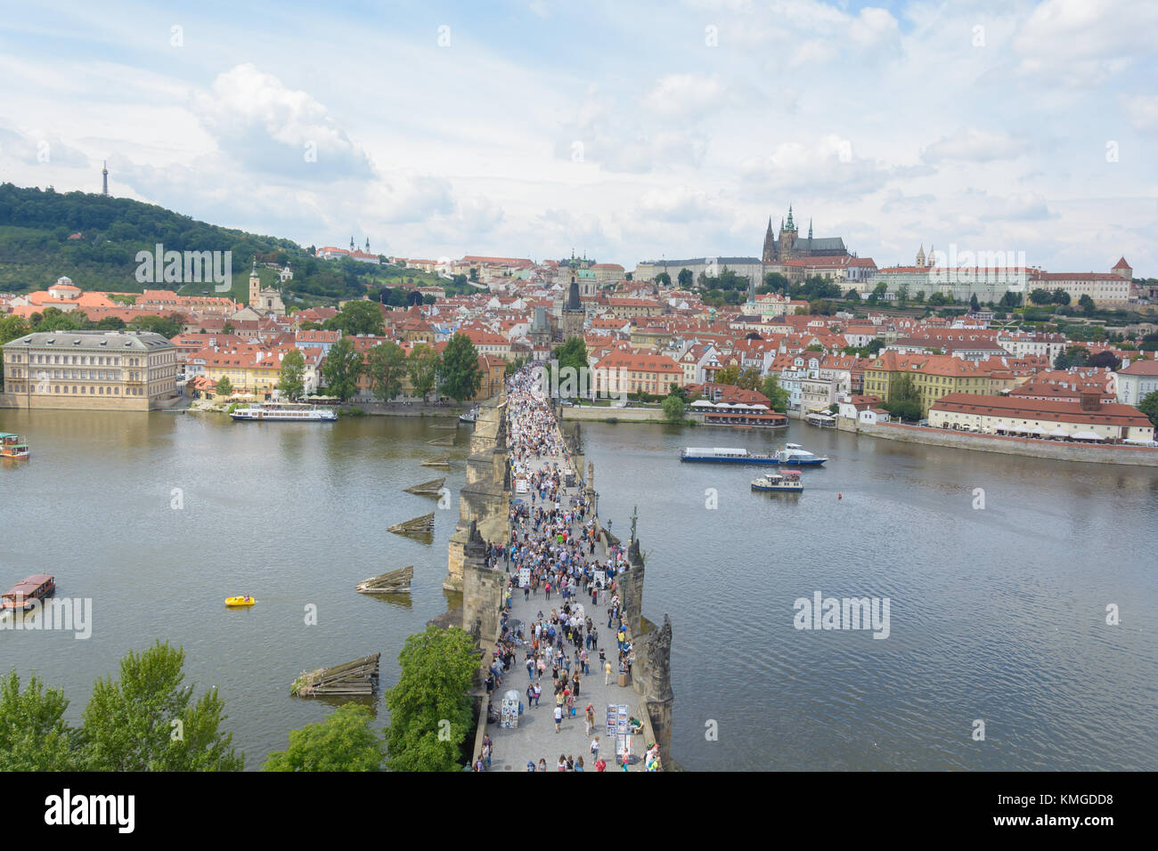 Charles bridge and Prague Castle seen from Old Town Bridge Tower Stock ...